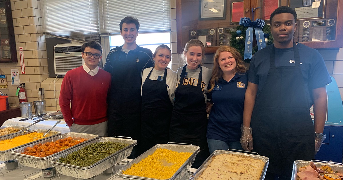 An early Thanksgiving dinner for Philadelphia first responders, served ...
